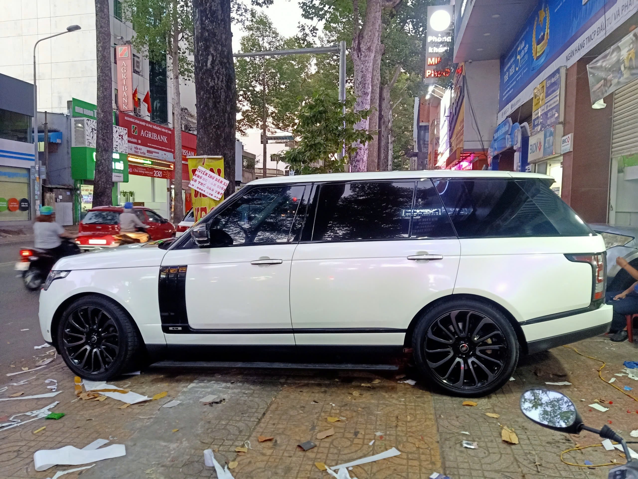 Range Rover Autobiography wrap full trắng ánh kim chuyển nhũ sang trọng ...