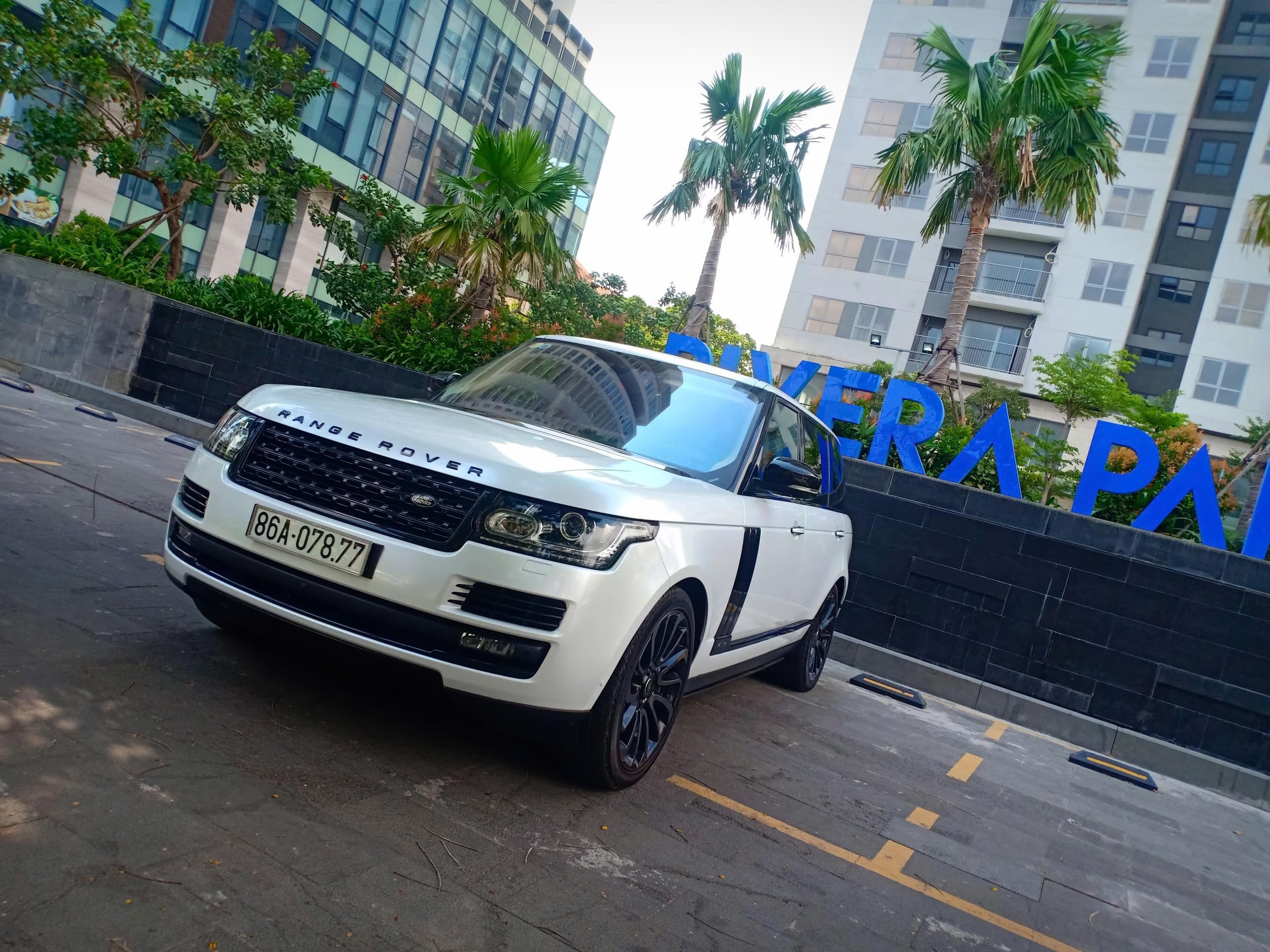 Range Rover Autobiography wrap full trắng ánh kim chuyển nhũ sang trọng ...