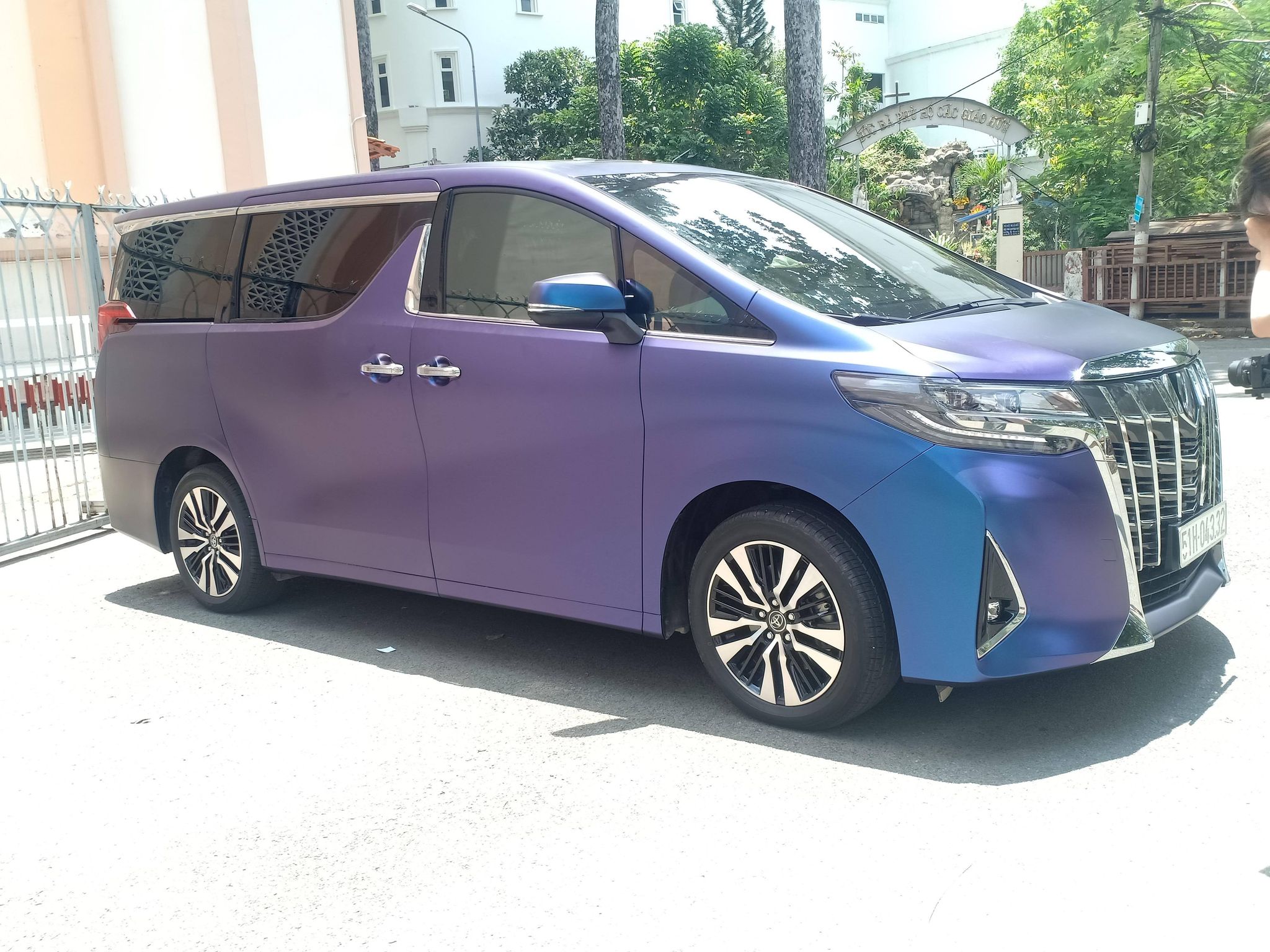 Mada, Toyota Alphard, wrap full xanh chuyển nhũ ánh kim thi công ...